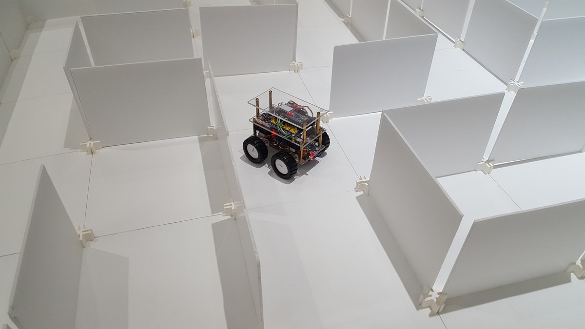 Maze robot - EUGENIDES FOUNDATION